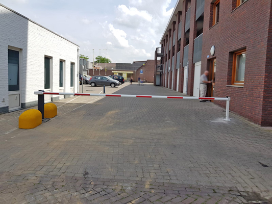 Alphatronics – Manual barrier Manubar